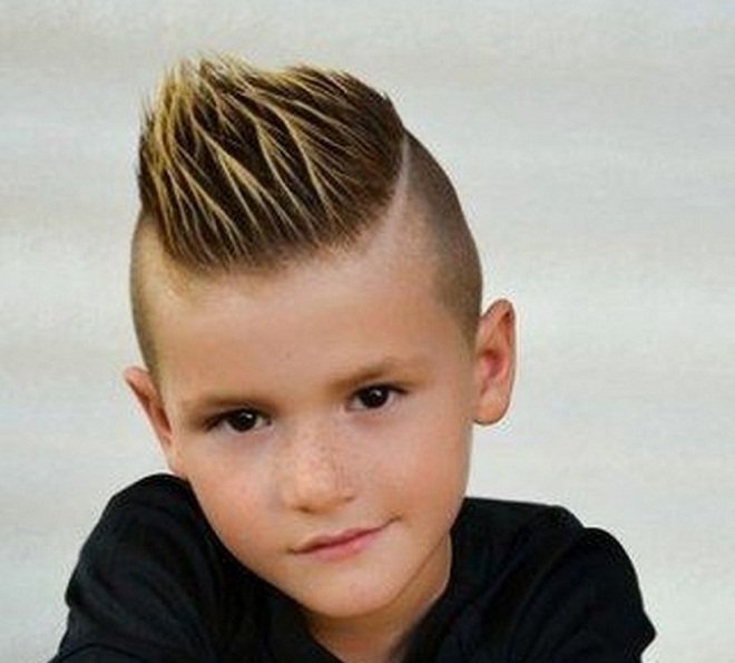 30 kiểu tóc mohican (mohawk) đẹp cho nam từ truyền thống đến hiện đại